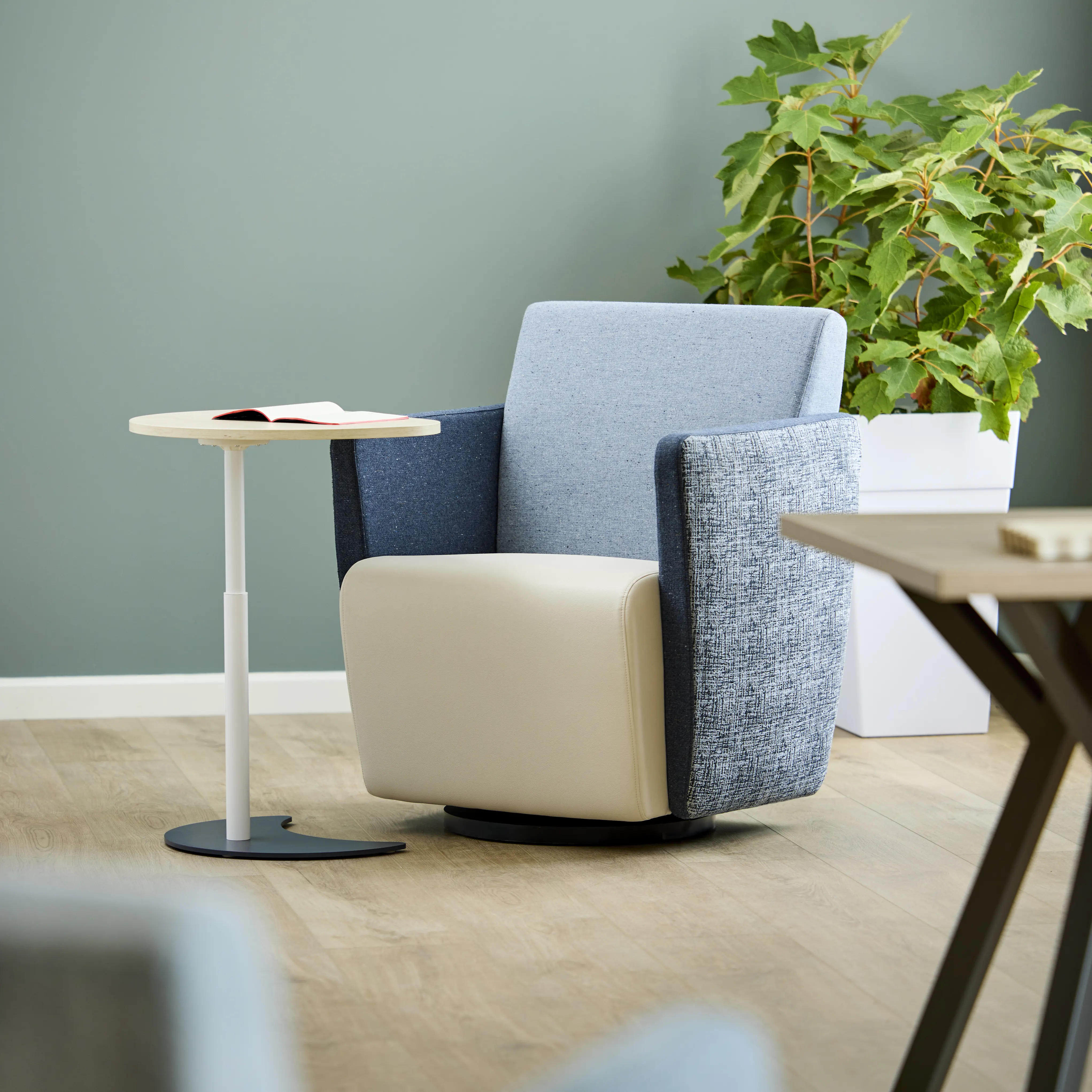 Pull-Up Tables | Kimball International